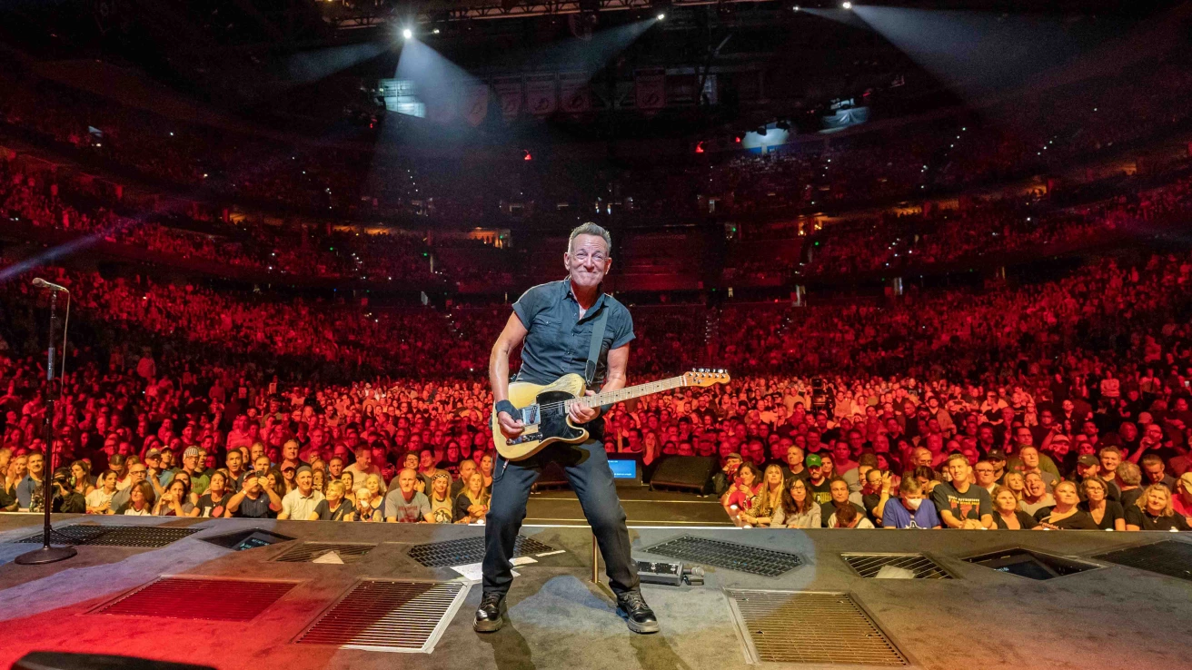 View photos of Bruce Springsteen and E Street Band's first date of 2023 ...