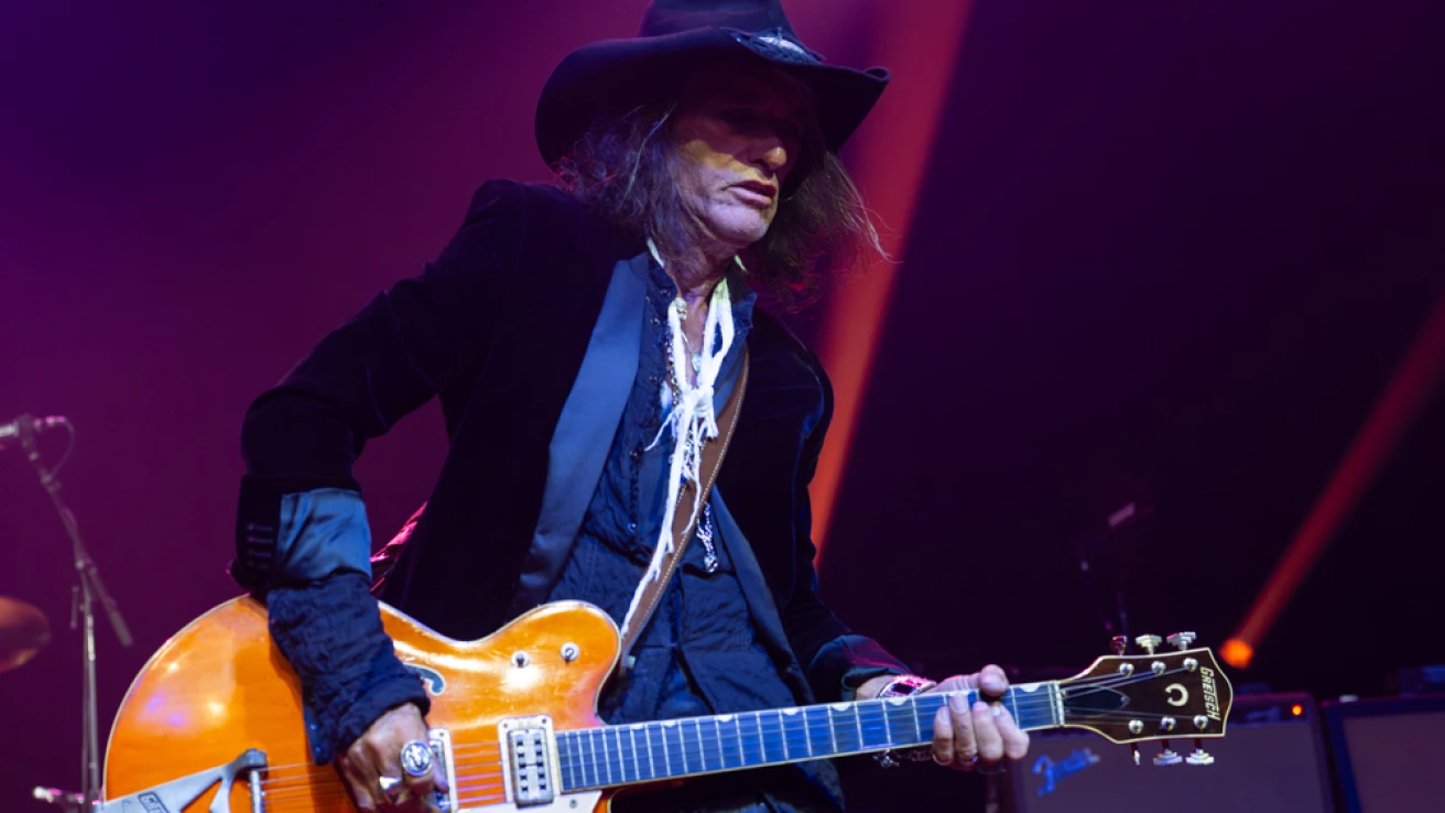 Joe Perry let's the music do the talking on solo tour