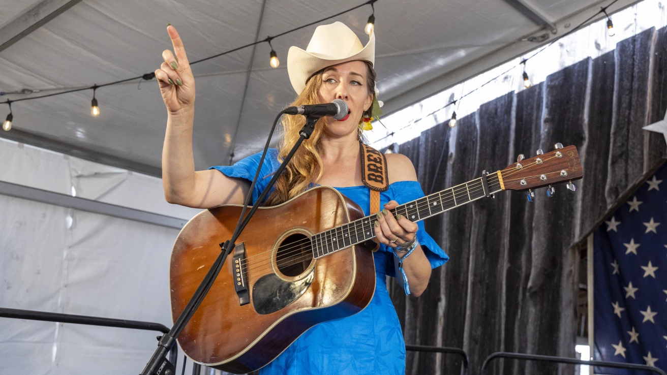 Singer-songwriter Brennen Leigh on why her favorite country music is ...