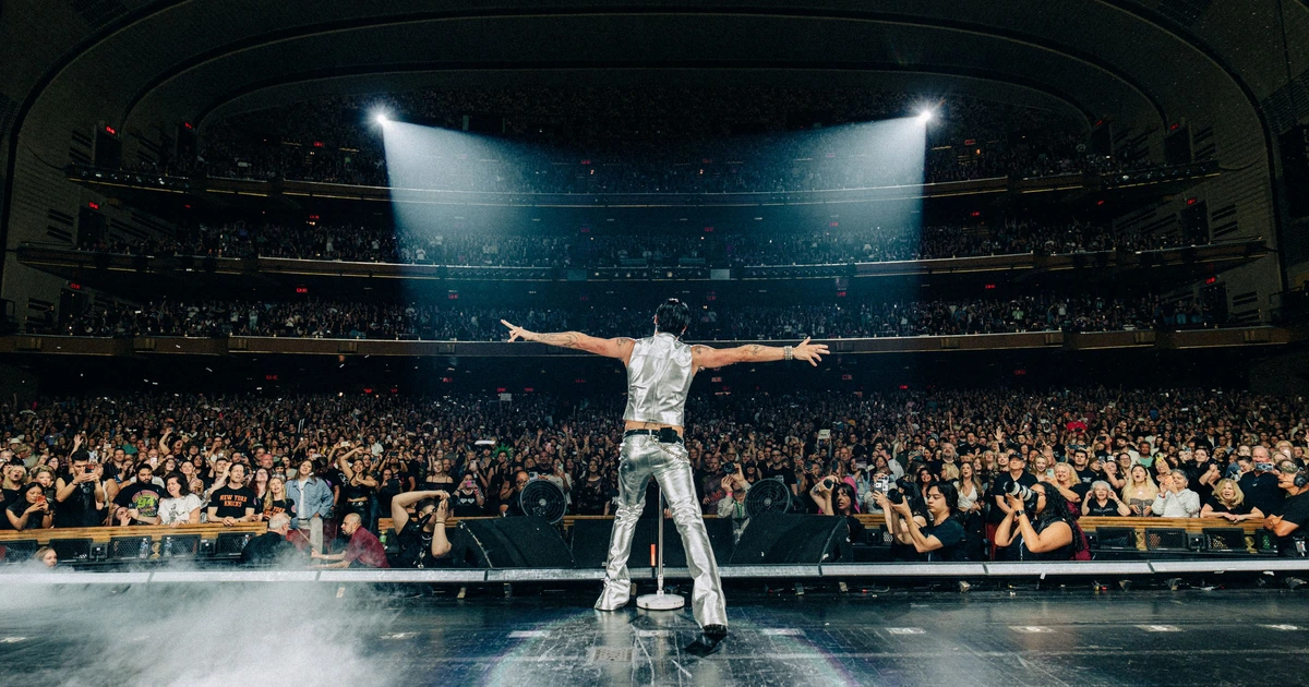 Yungblud gets crowd charged up at NYC concert, with energetic The ...
