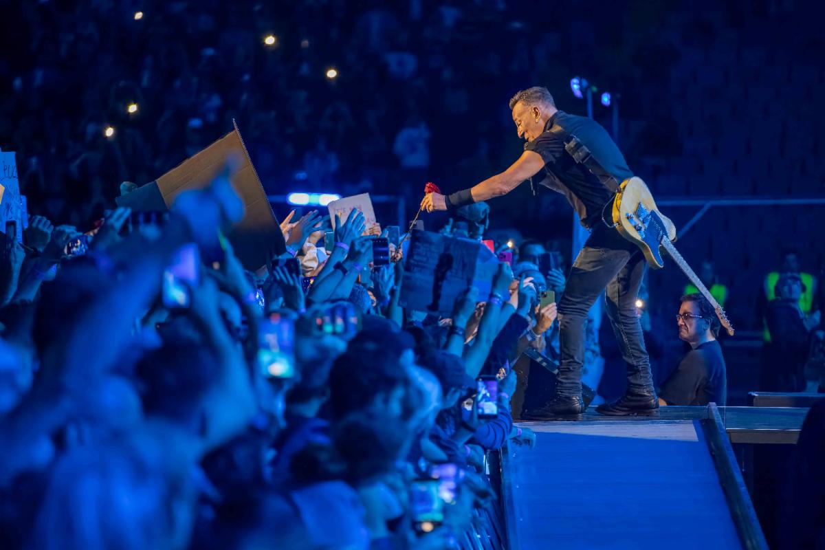 See Bruce Springsteen and The E Street Band kick off European tour